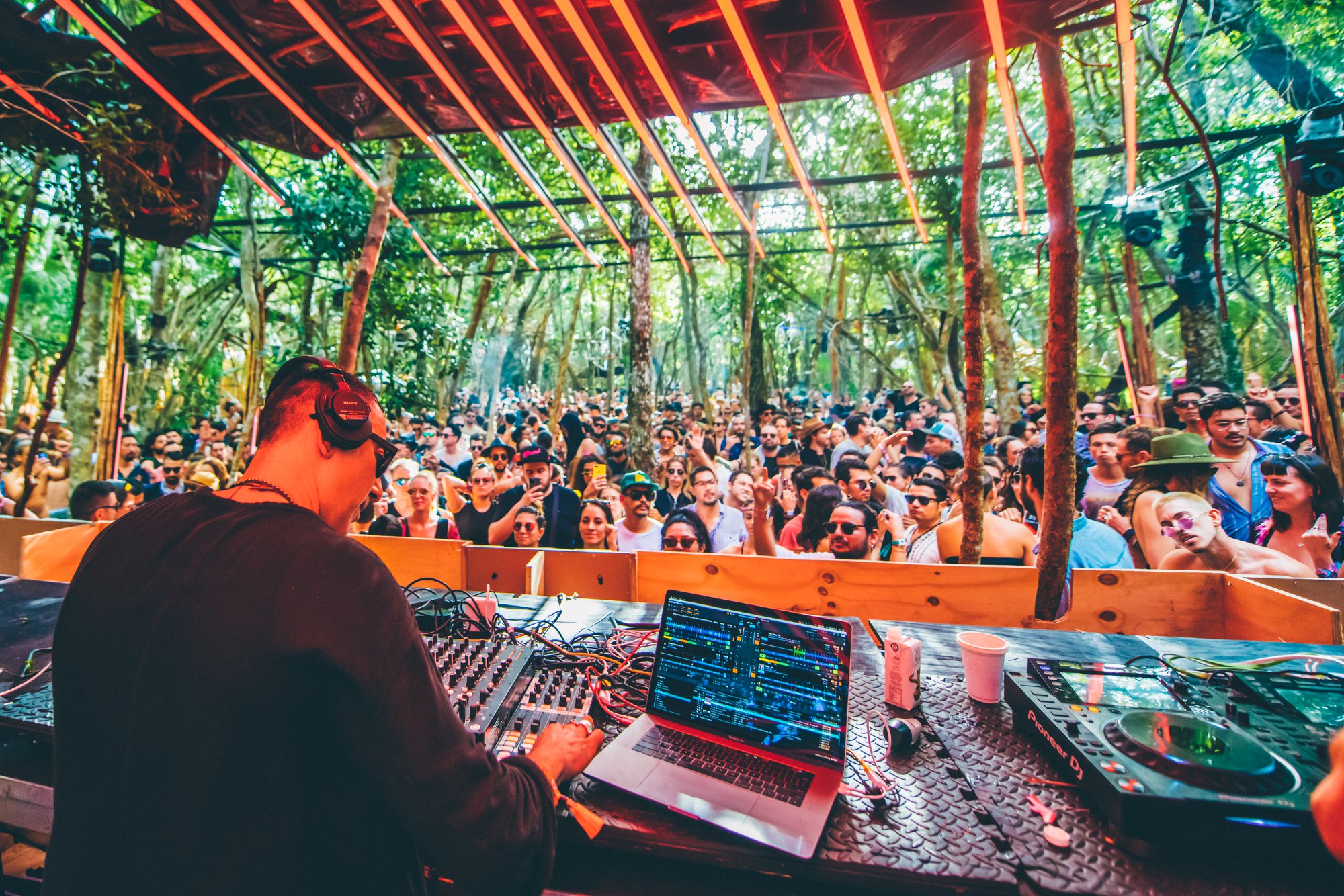 Após bater 5 milhões de vacinados, Israel reabrirá bares e clubes ...