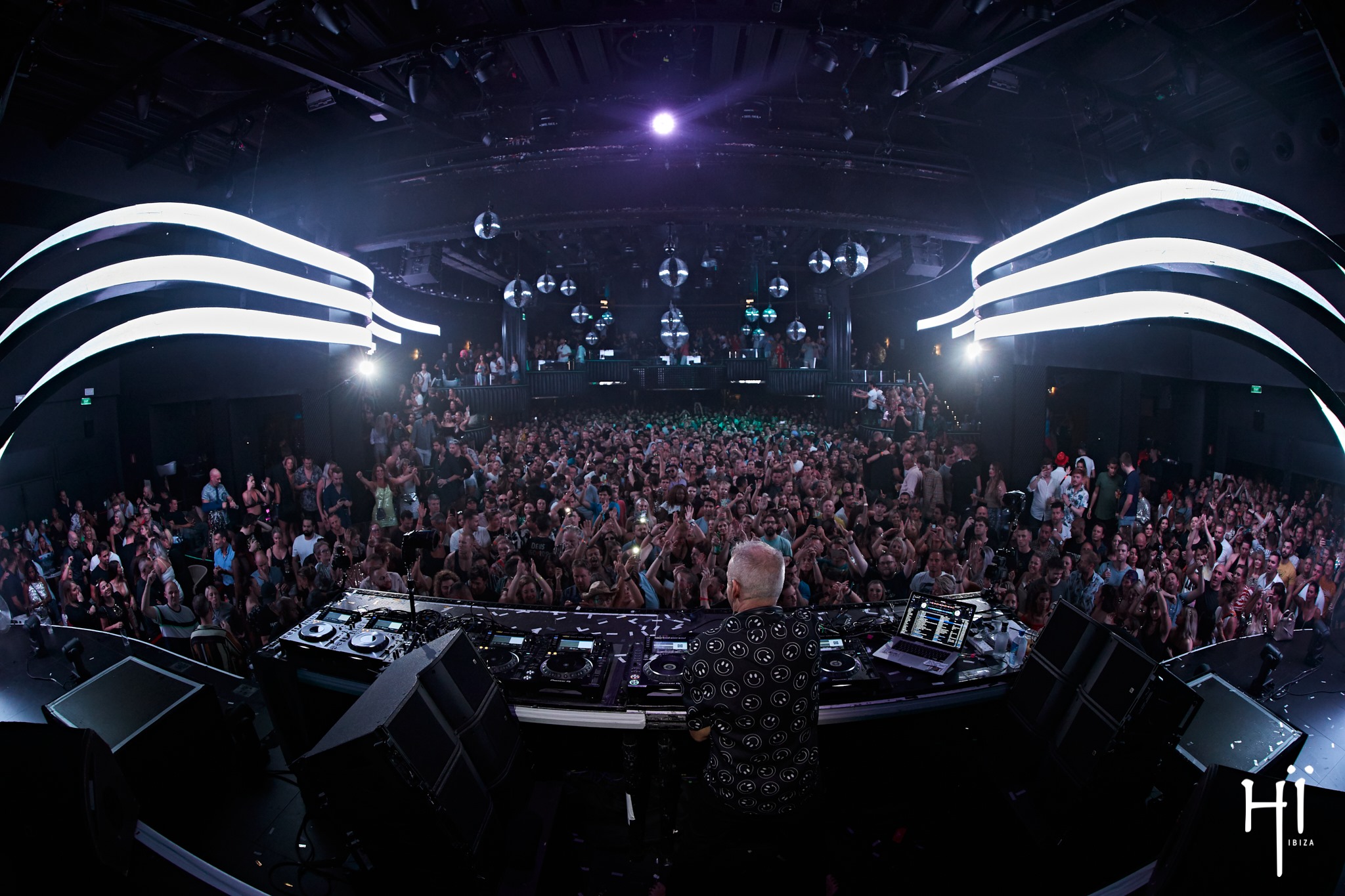 Ibiza quer abrir clubes para o verão | Wonderland in Rave