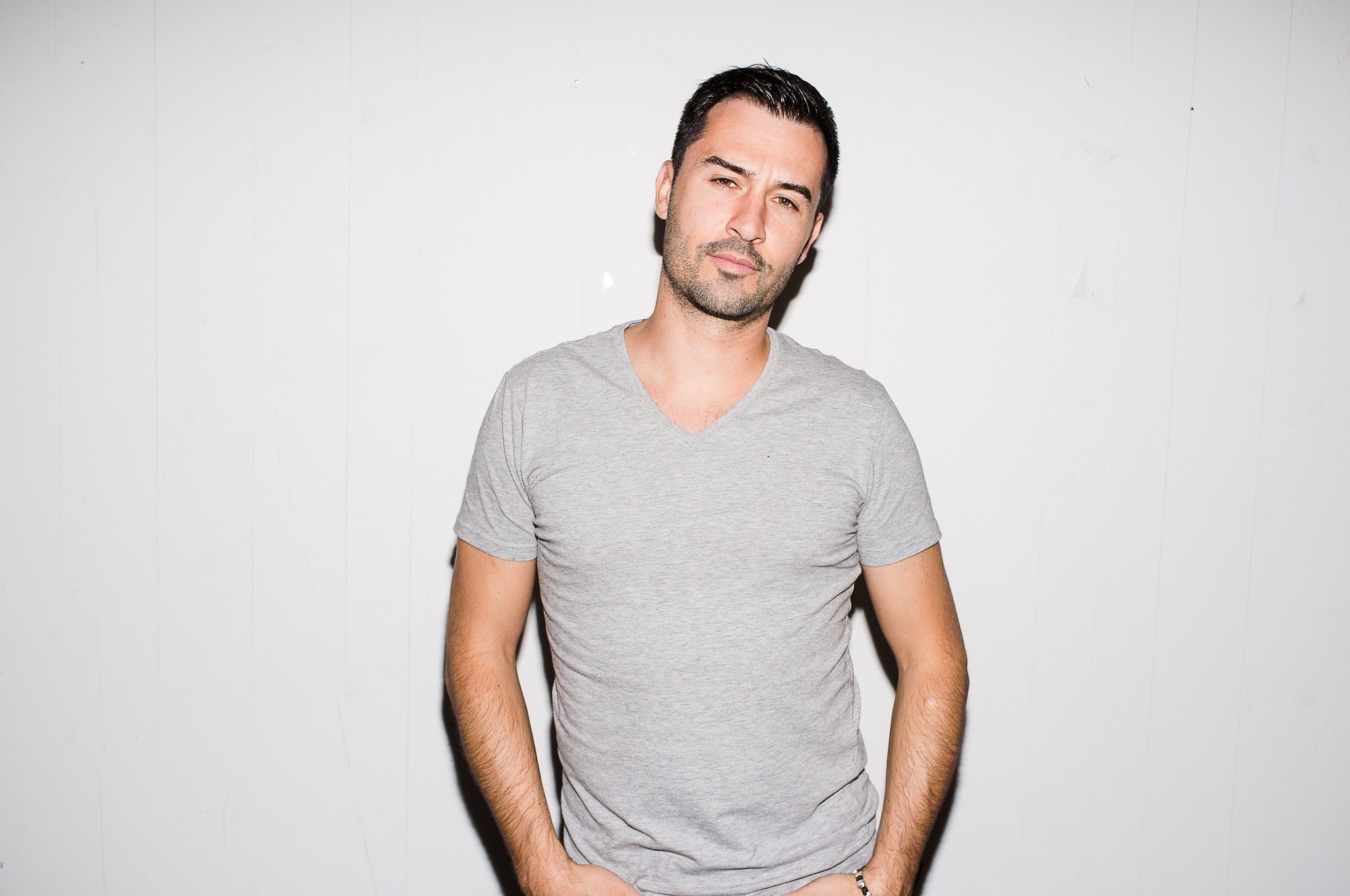 Yves Larock e Steff da Campo recriam clássico da dance music “Rise Up ...