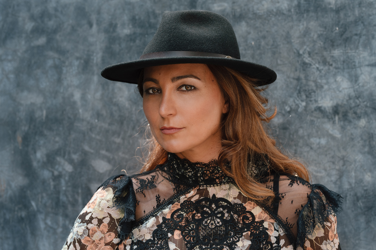 Poderosa e workaholic, entrevistamos a talentosa Magdalena | Wonderland ...