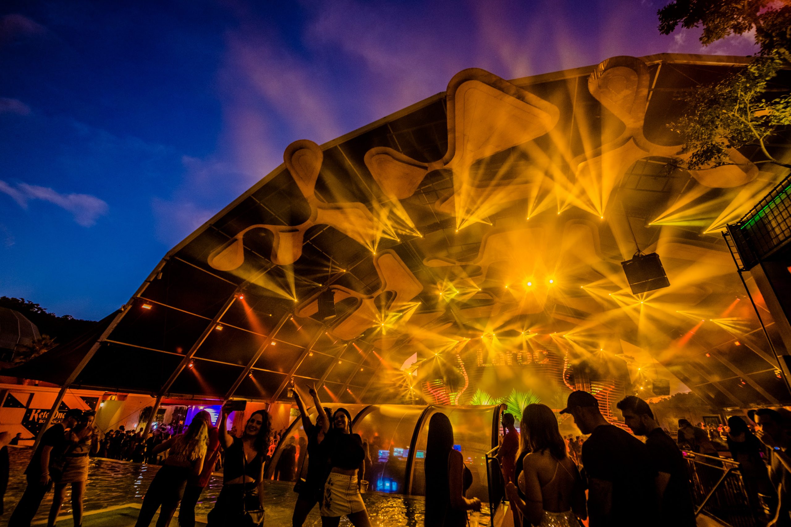 Laroc Club divulga agenda de verão com DJ Snake, Vintage Culture ...