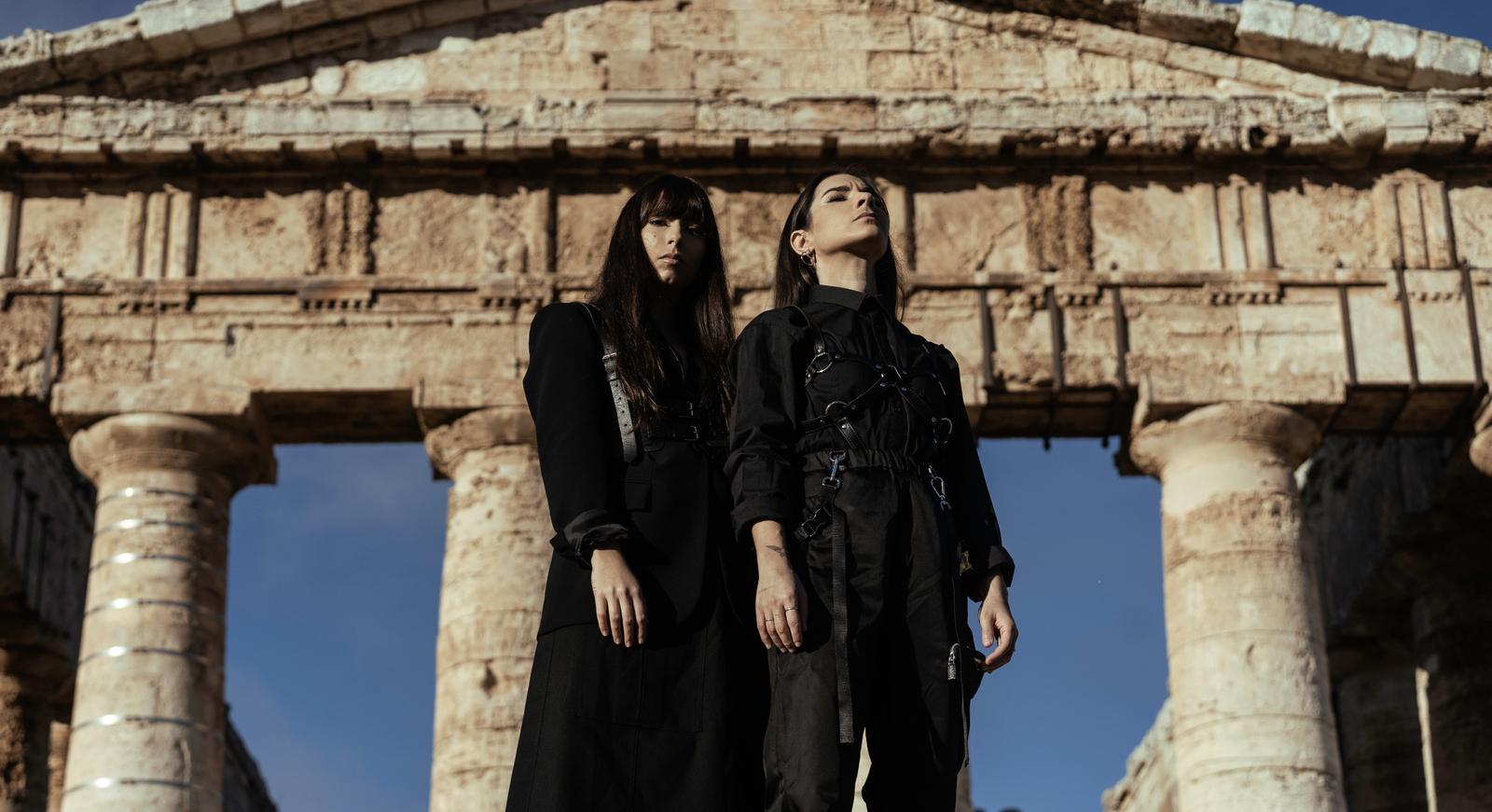 Giolí & Assia fazem DIESIS LIVE no Templo de Segesta