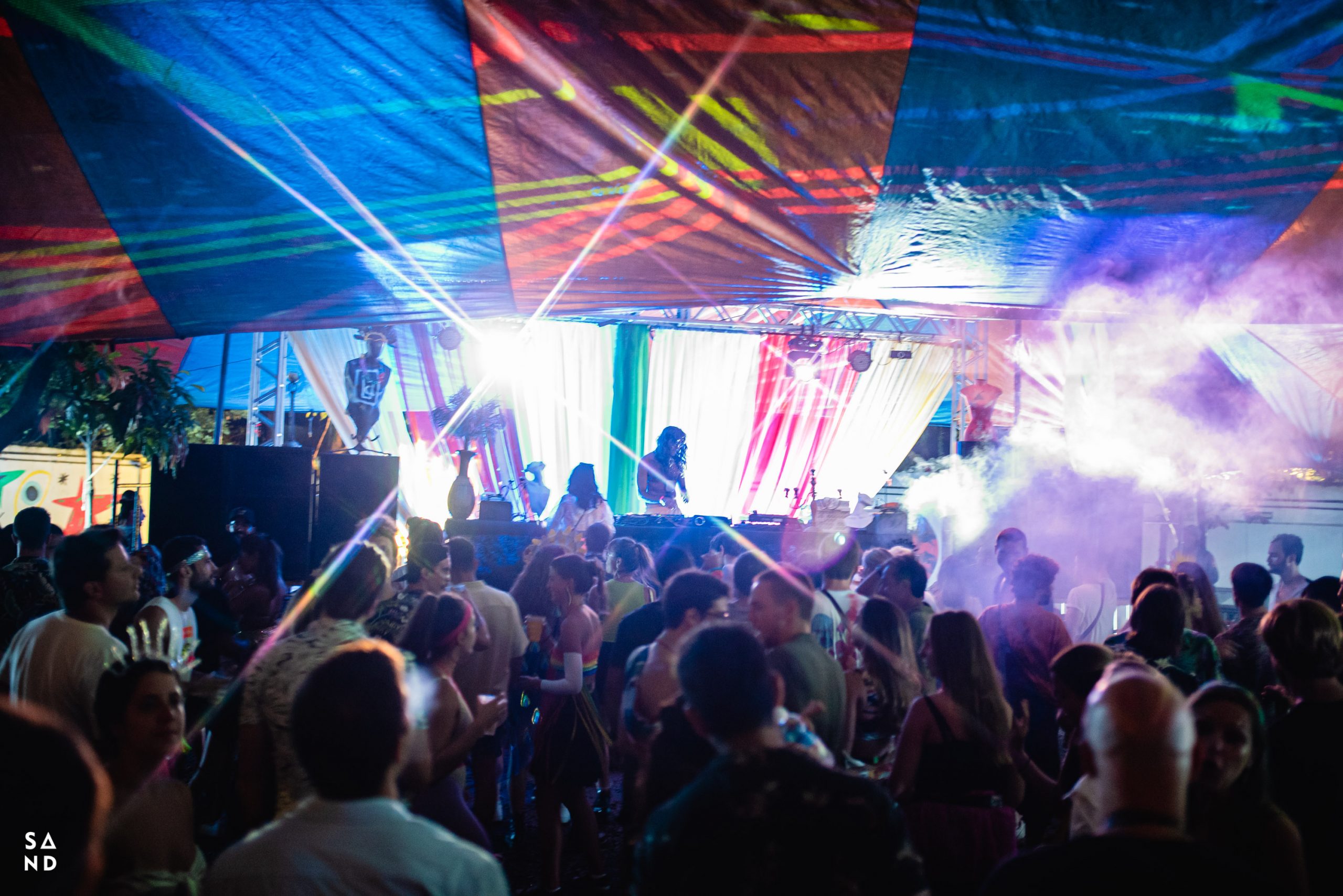 Coletivos do Brasil: Coletivo Pirajá | Wonderland in Rave