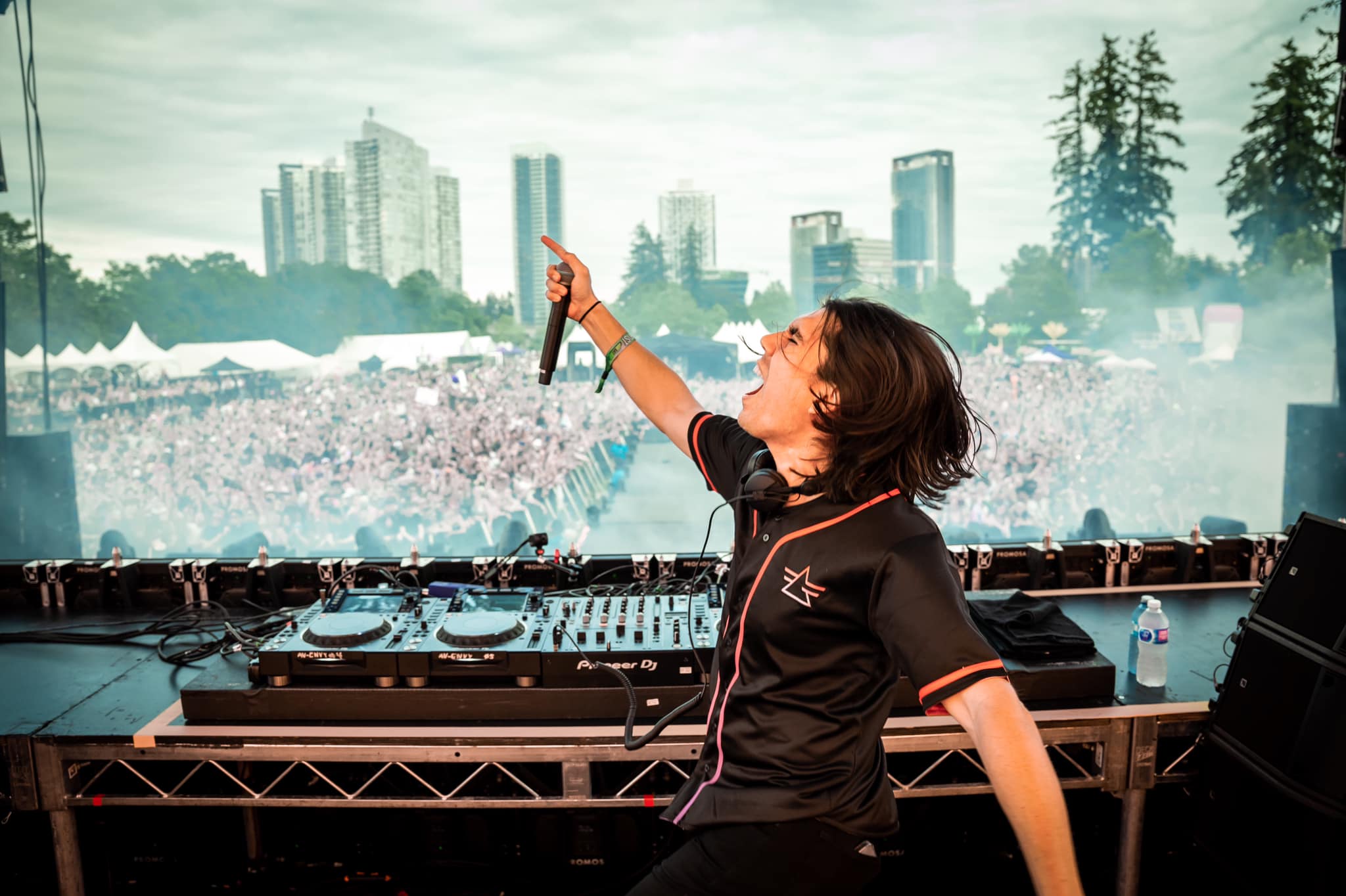 Gryffin deslumbra com novo single 'Dreams'