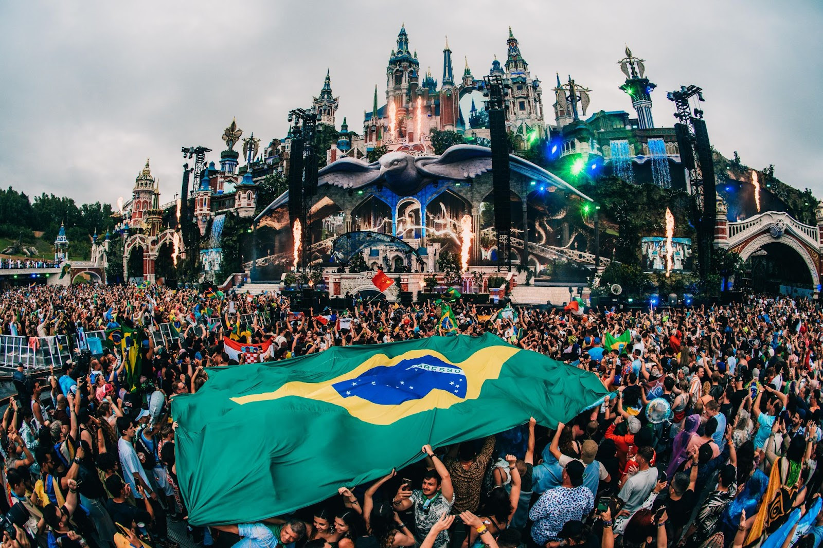 Tomorrowland completa 20 anos: conheça os palco deste ano